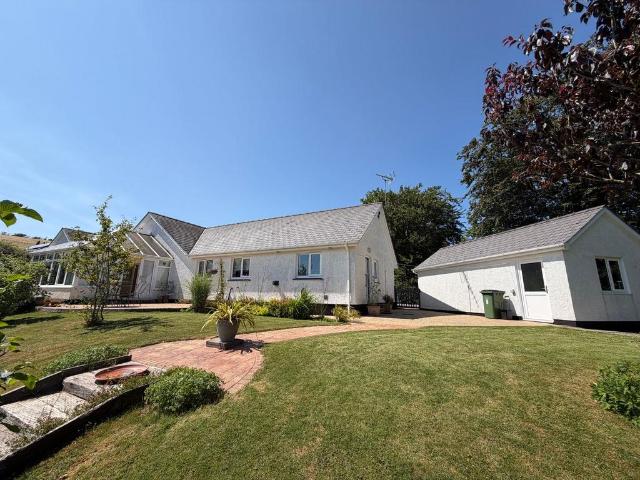 4 bedroom detached bungalow for sale
