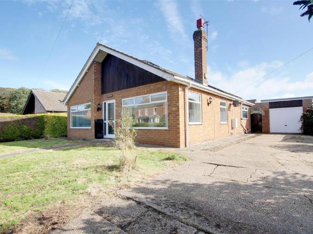 4 bedroom detached bungalow for sale