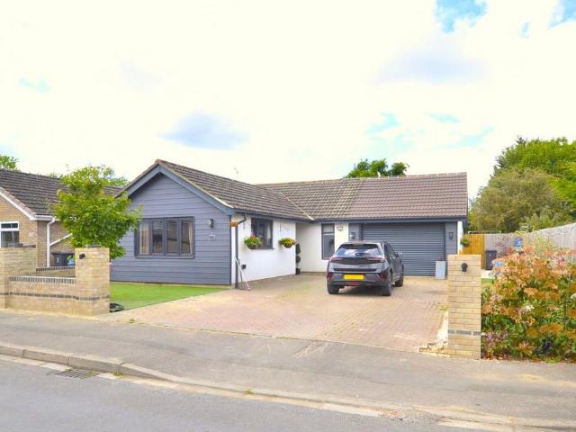 4 bedroom detached bungalow for sale