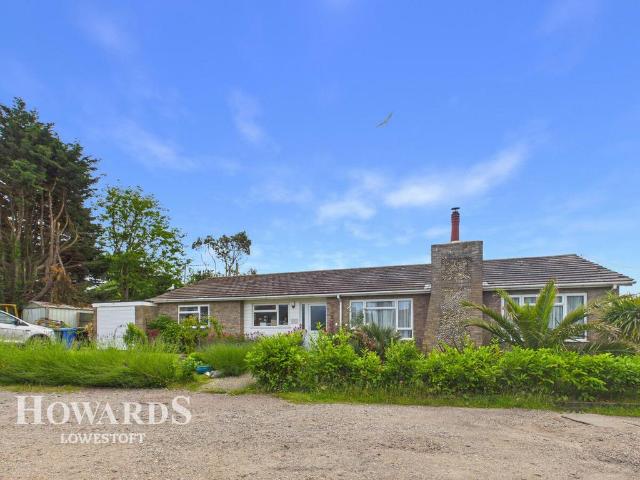 4 bedroom detached bungalow for sale