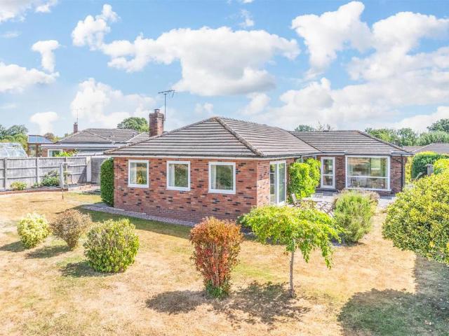 4 bedroom detached bungalow for sale
