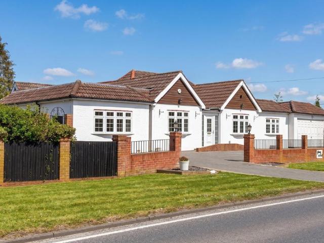 4 bedroom detached bungalow for sale