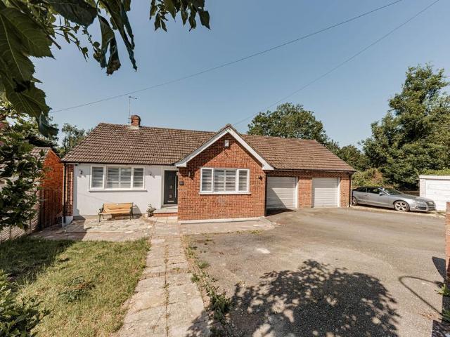 4 bedroom detached bungalow for sale