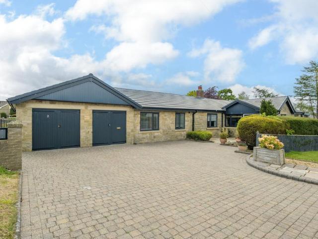 4 bedroom detached bungalow for sale