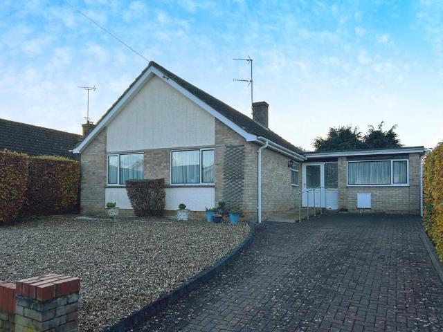 4 bedroom detached bungalow for sale