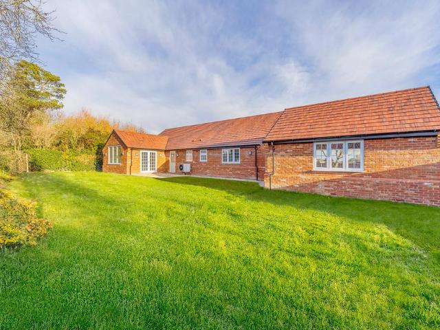 4 bedroom detached bungalow for sale