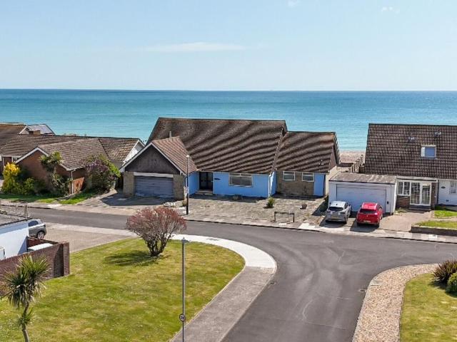 4 bedroom detached bungalow for sale