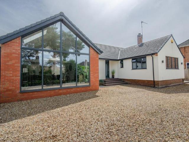 4 bedroom detached bungalow for sale