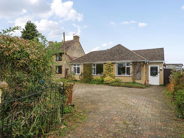 4 bedroom detached bungalow for sale