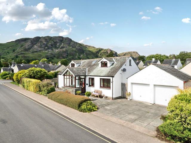 4 bedroom detached bungalow for sale
