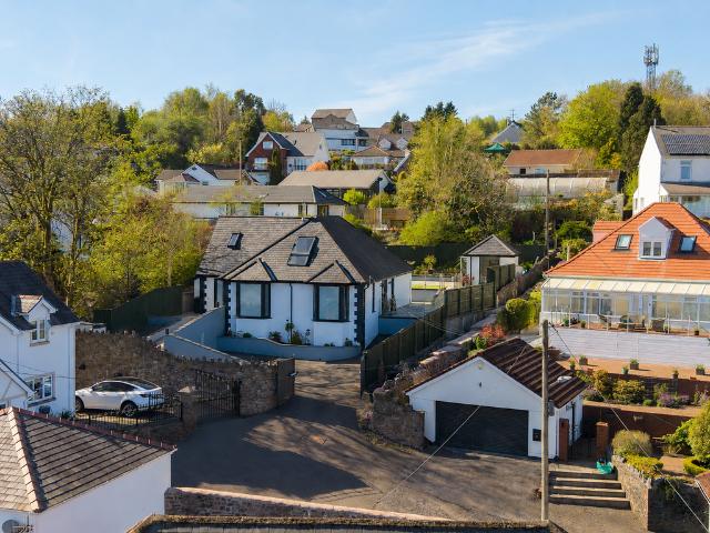 4 bedroom detached bungalow for sale