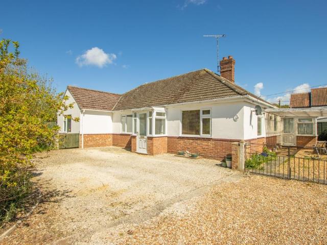 4 bedroom detached bungalow for sale
