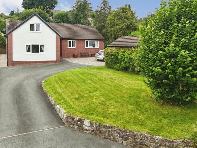 4 bedroom detached bungalow for sale