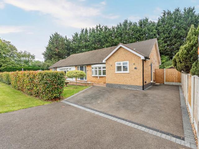 4 bedroom detached bungalow for sale