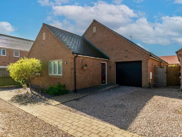 4 bedroom detached bungalow for sale