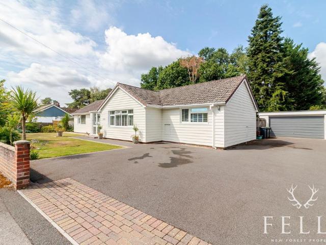4 bedroom detached bungalow for sale