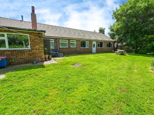 4 bedroom detached bungalow for sale