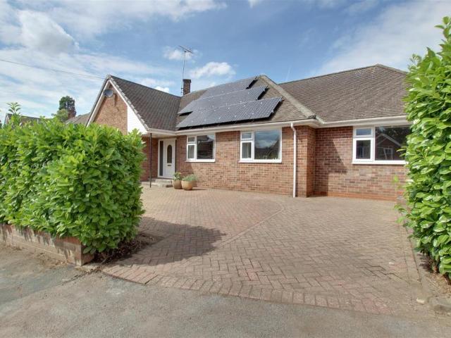4 bedroom detached bungalow for sale