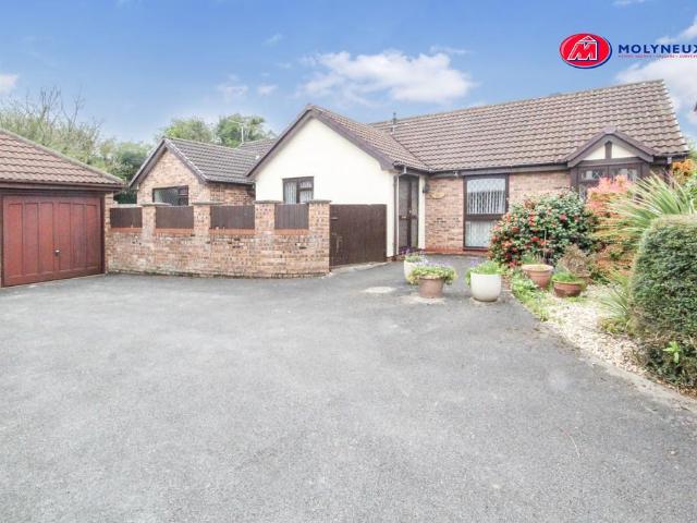 4 bedroom detached bungalow for sale