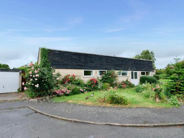 4 bedroom detached bungalow for sale