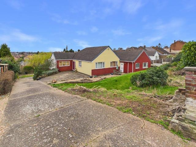 4 bedroom detached bungalow for sale