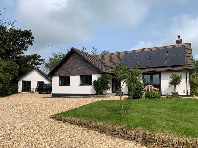 4 bedroom detached bungalow for sale