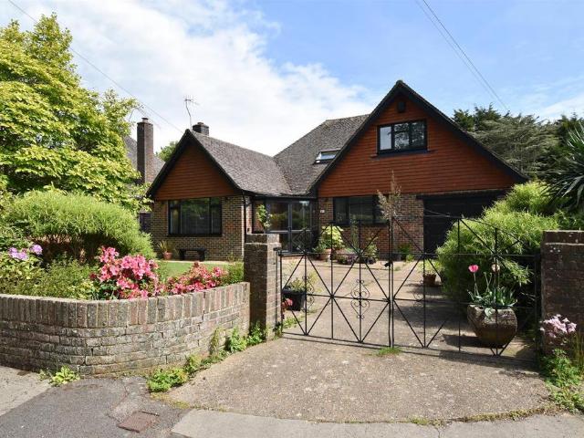 4 bedroom detached bungalow for sale