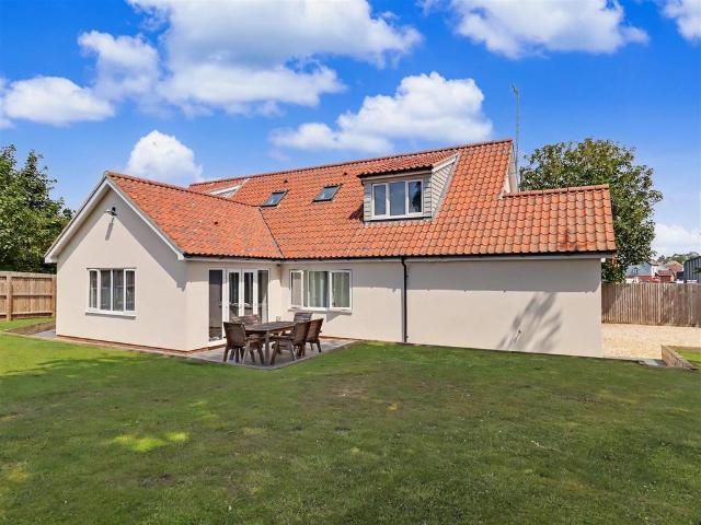 4 bedroom detached bungalow for sale