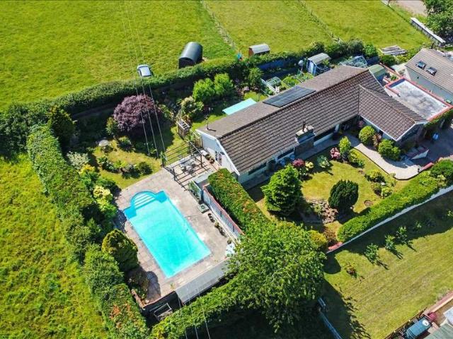 4 bedroom detached bungalow for sale