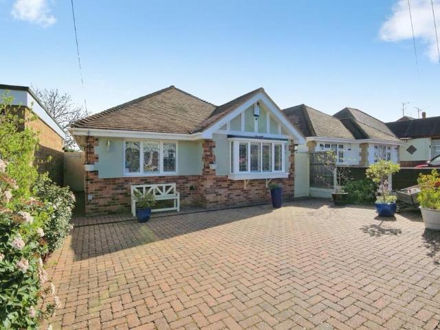 4 bedroom detached bungalow for sale