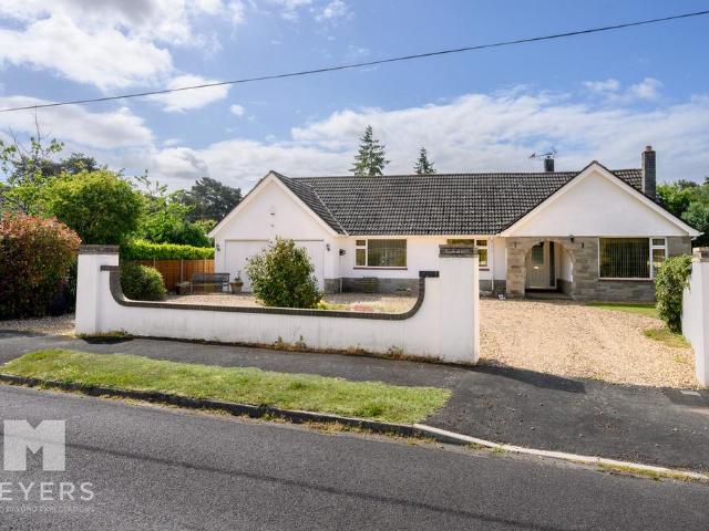 4 bedroom detached bungalow for sale