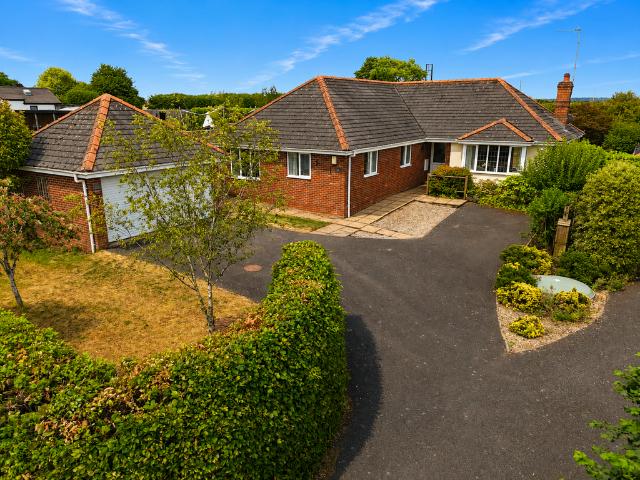 4 bedroom detached bungalow for sale