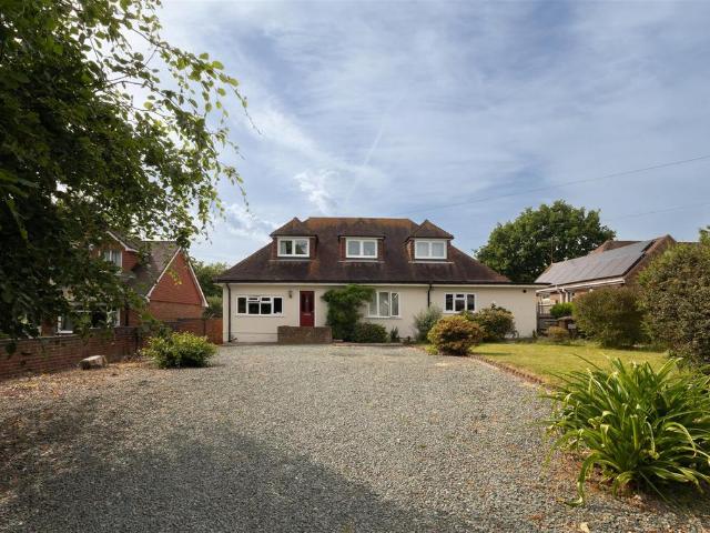4 bedroom detached bungalow for sale