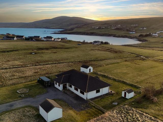 4 bedroom detached bungalow for sale