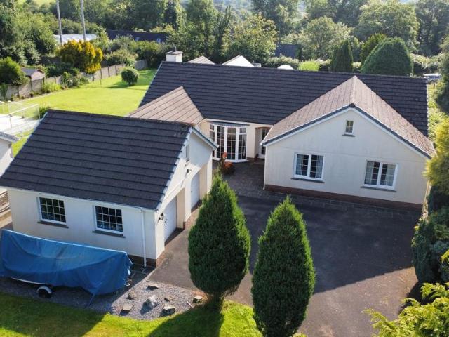 4 bedroom detached bungalow for sale