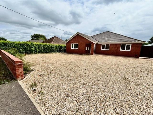 4 bedroom detached bungalow for sale