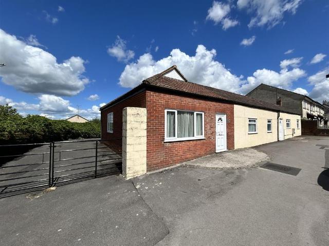 4 bedroom detached bungalow for sale