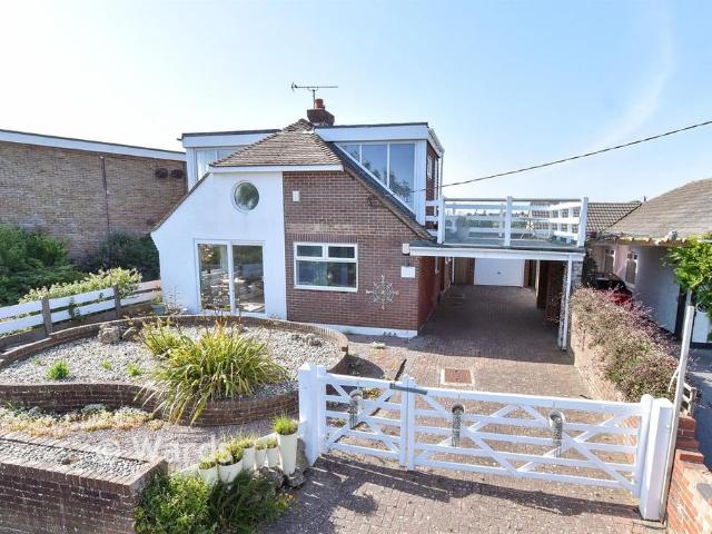 4 bedroom detached bungalow for sale