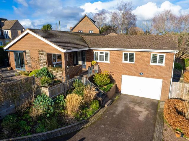 4 bedroom detached bungalow for sale