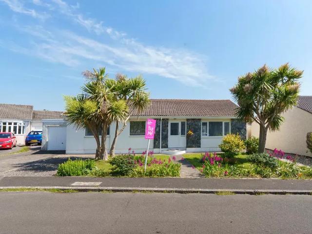 4 bedroom detached bungalow for sale