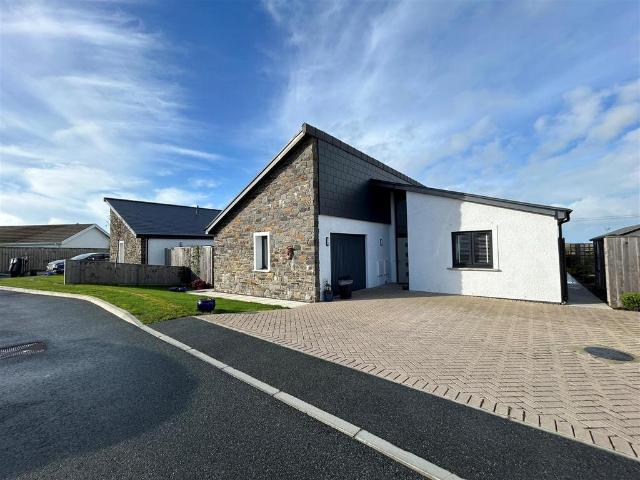4 bedroom detached bungalow for sale