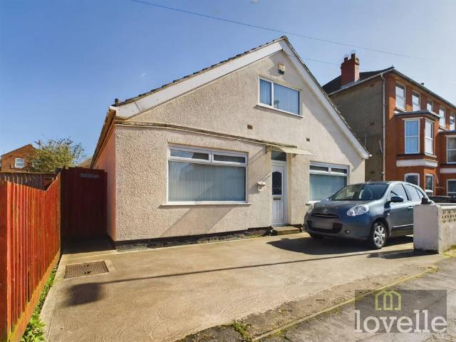 4 bedroom detached bungalow for sale
