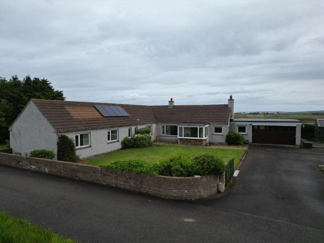 4 bedroom detached bungalow for sale