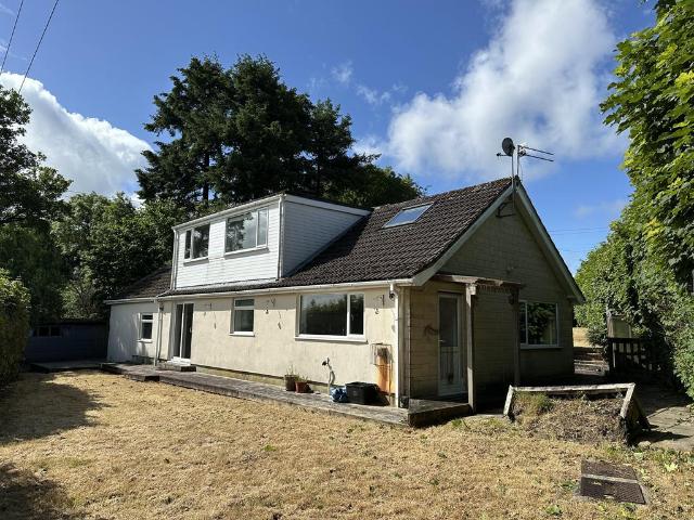 4 bedroom detached bungalow for sale