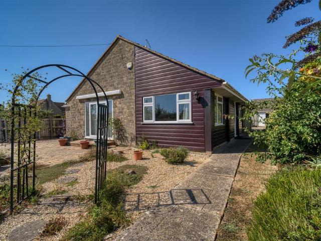 4 bedroom detached bungalow for sale