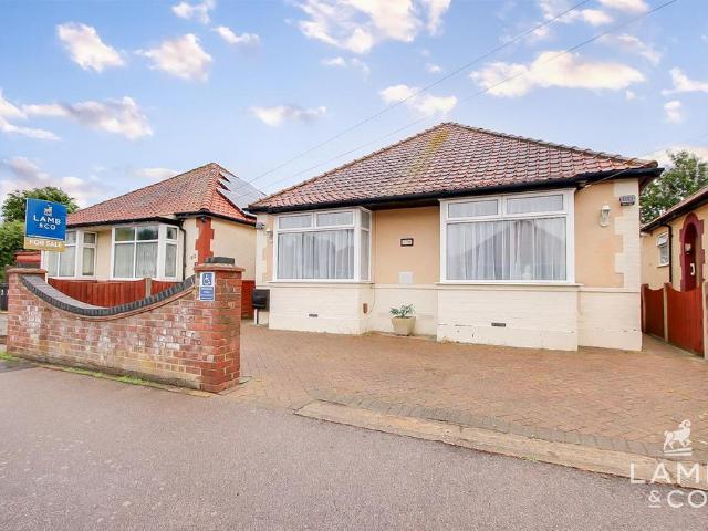 4 bedroom detached bungalow for sale