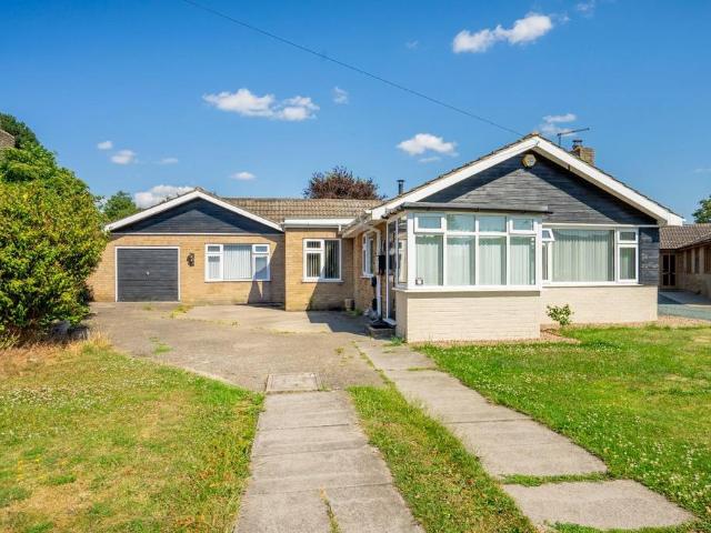 4 bedroom detached bungalow for sale
