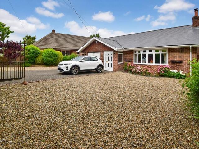 4 bedroom detached bungalow for sale