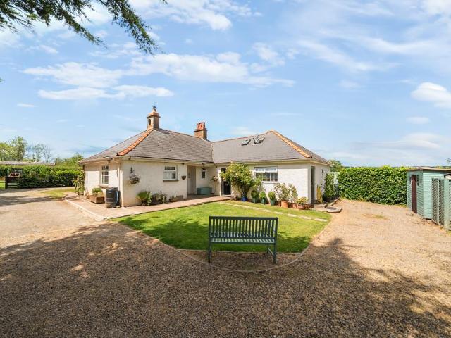 4 bedroom detached bungalow for sale