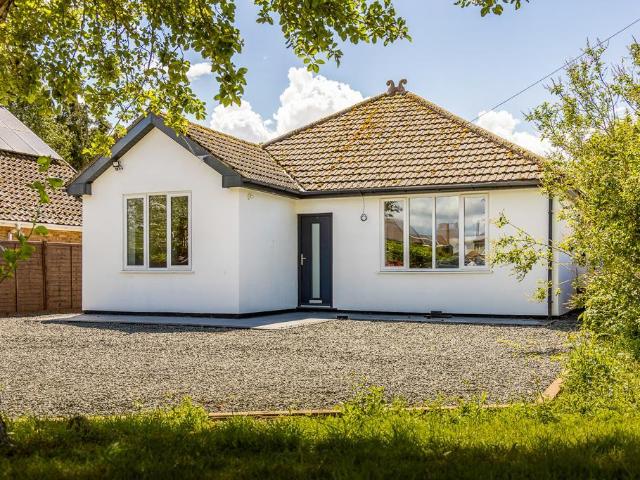 4 bedroom detached bungalow for sale